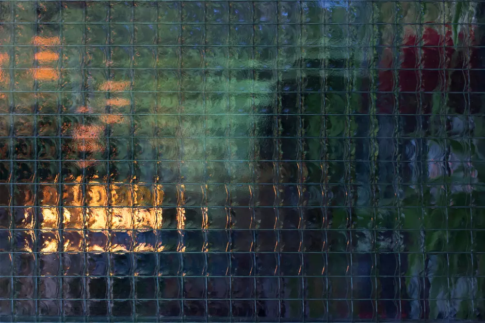 Vidro canelado: Privacidade sem perder luz natural | Sonhar e Morar